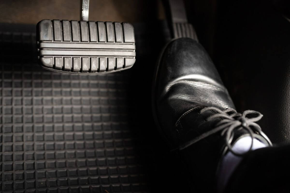 Wie funktionieren Pedale in einem Auto? - KP Motors